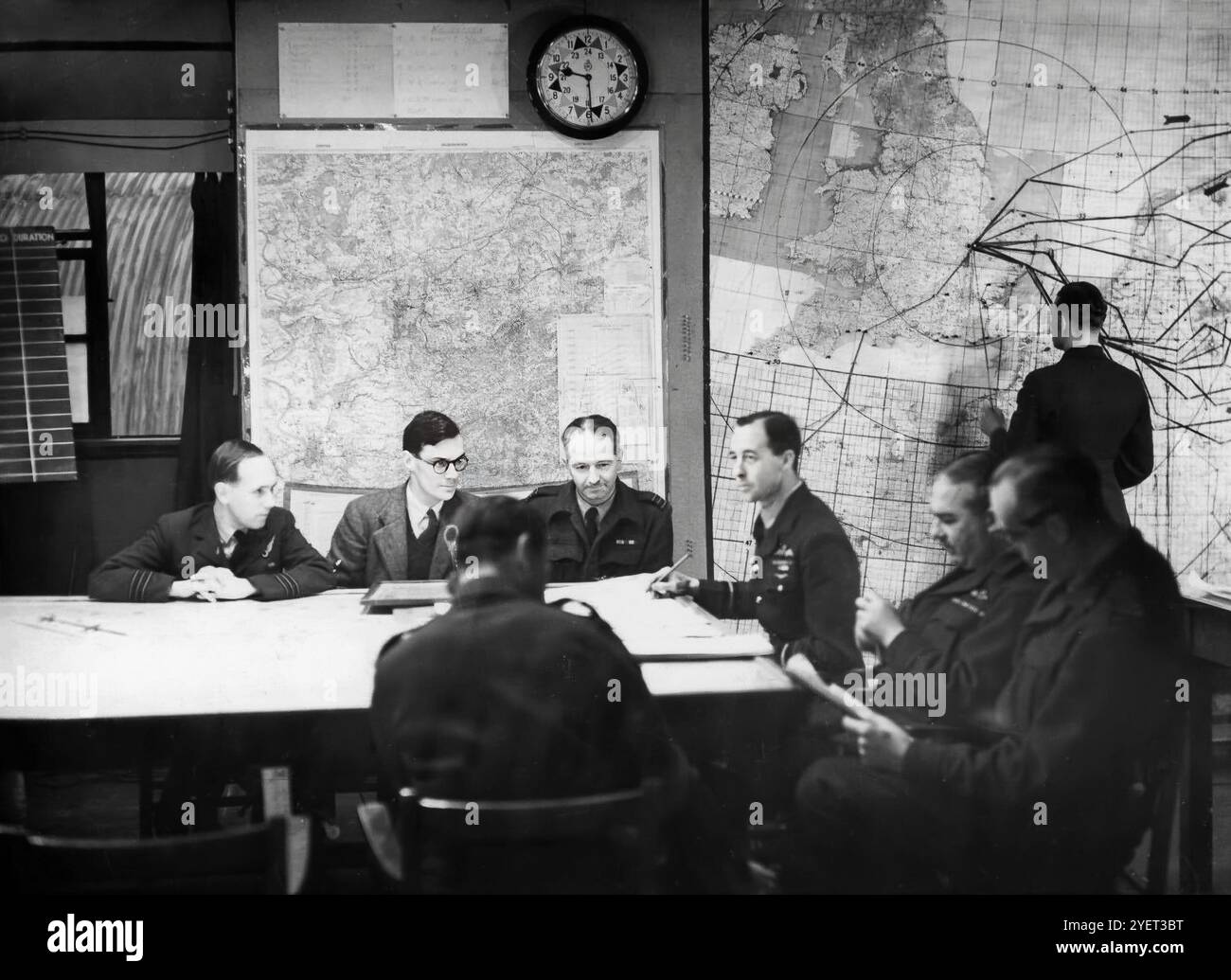 1942 fand in der RAF Wyton in Cambridgeshire, England, ein Treffen mit ...