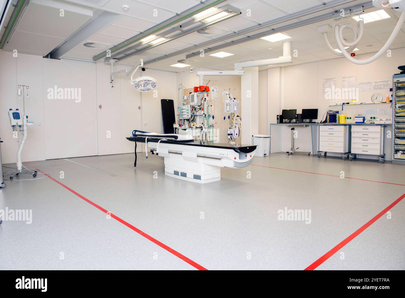 Erste-Hilfe-Traumazimmer. Im erste-Hilfe-Traumazimmer des St. Elisabeth ...