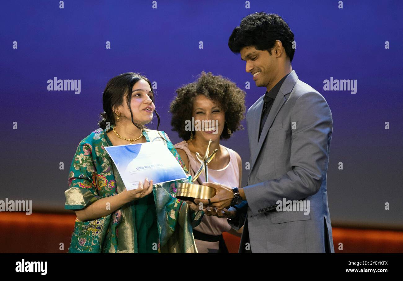 Die indischen Schauspieler Preeti Panigrahi und Kesav Binoy Kiron R ...