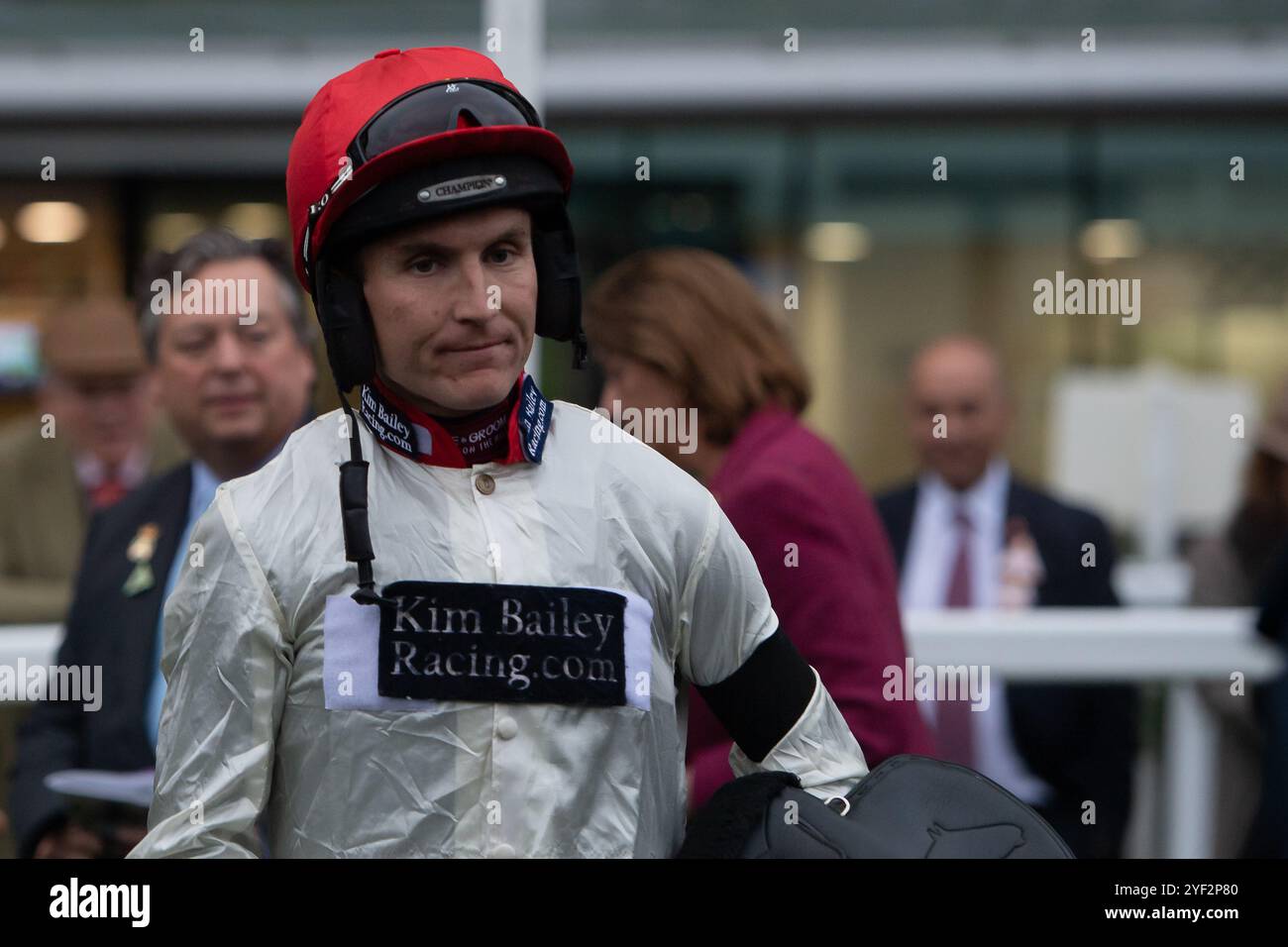 Ascot, Berkshire, Großbritannien. November 2024. Jockey Tom Bellamy ...