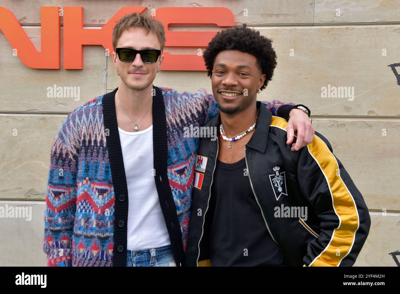 Drew Starkey und Jonathan Daviss beim Netflix Event 'Poguelandia: An ...