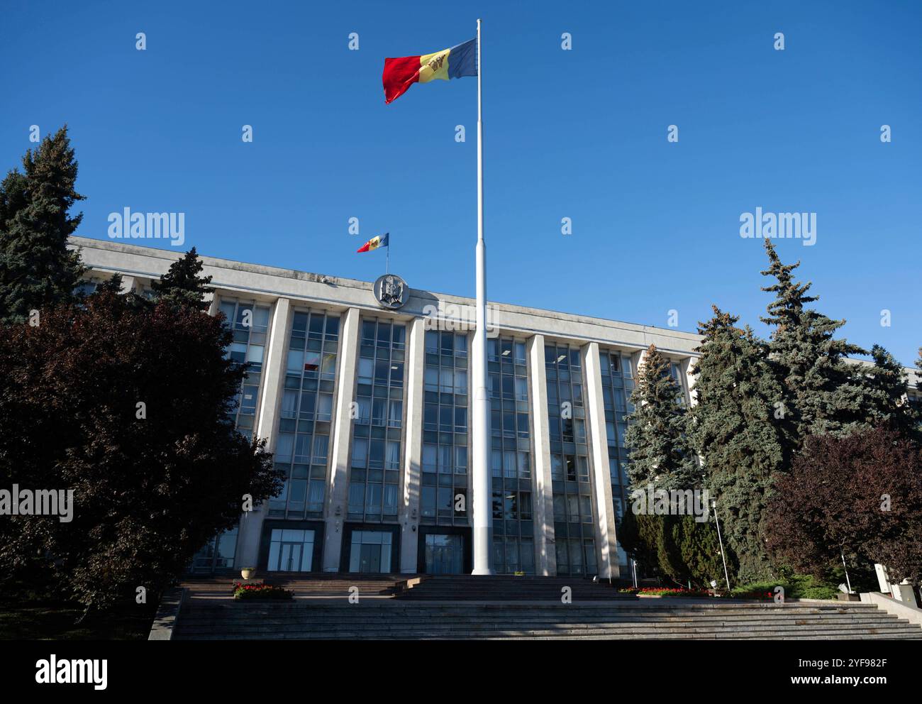 MDA , REPUBLIK MOLDAU / MOLDAWIEN : der Regierungspalast in Chisinau ...