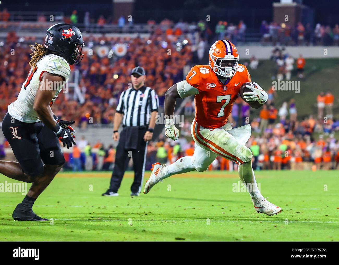2. November 2024: Phil Mafah (7), Senior der Clemson University, steht ...