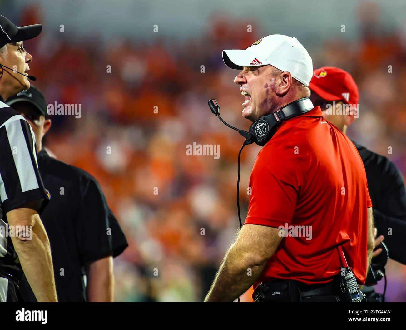 2. November 2024: Jeffrey Brohm, Cheftrainer von Louisville, spricht ...