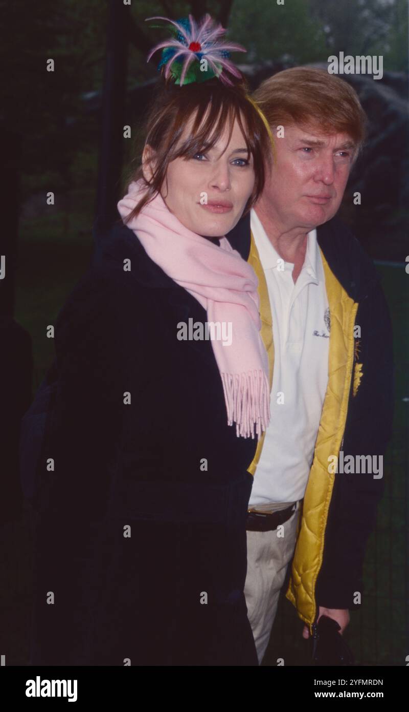 Donald Trump und Melania Knauss nehmen am 28. April 2002 am 9 ...