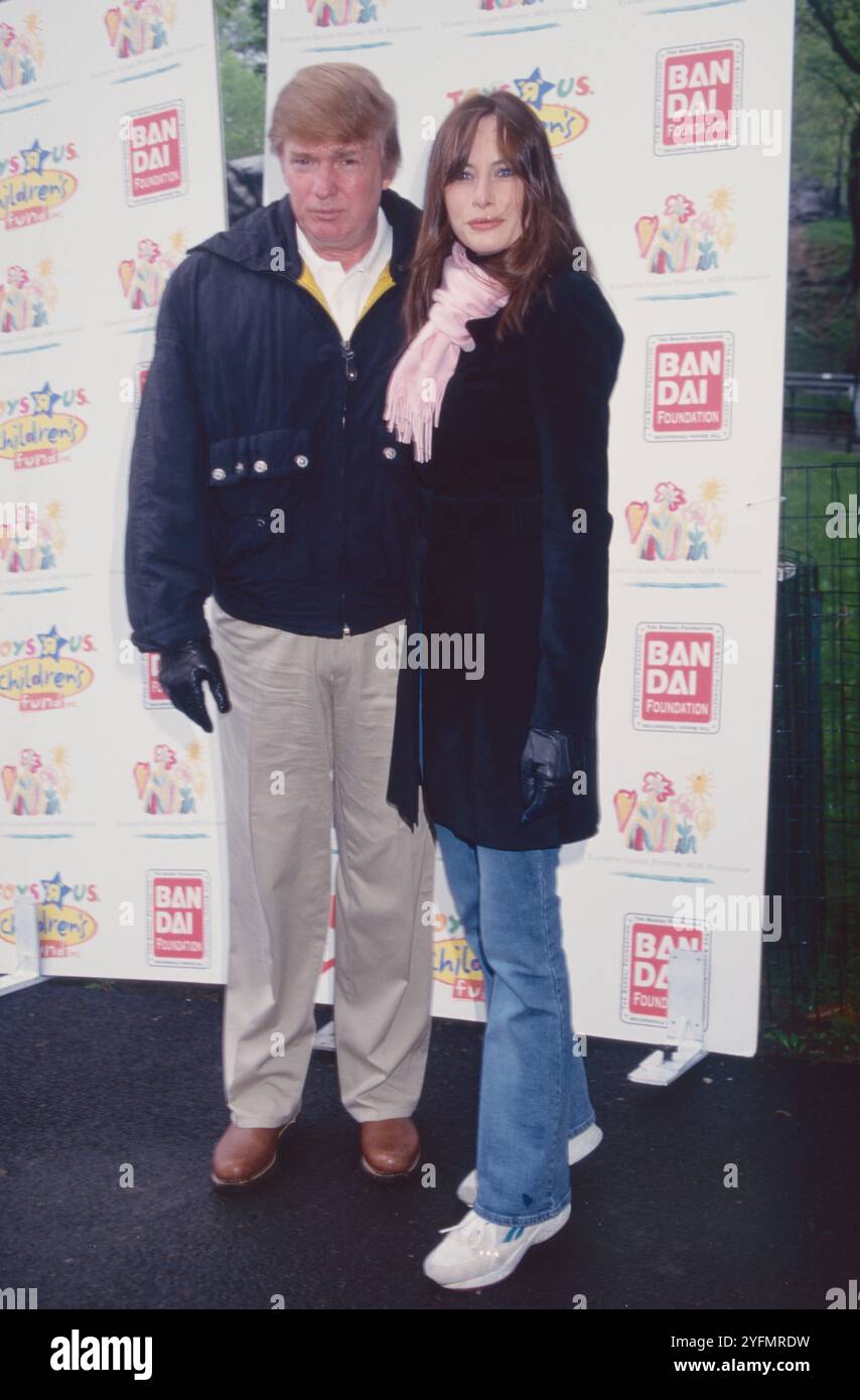 Donald Trump und Melania Knauss nehmen am 28. April 2002 am 9 ...