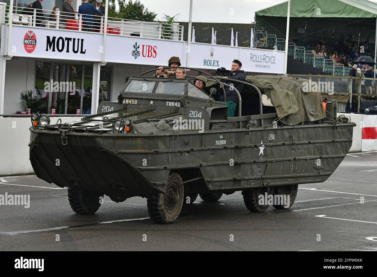 Amphibienfahrzeug, GMC DUKW, D-Day 80th Anniversary Parade, eine große ...