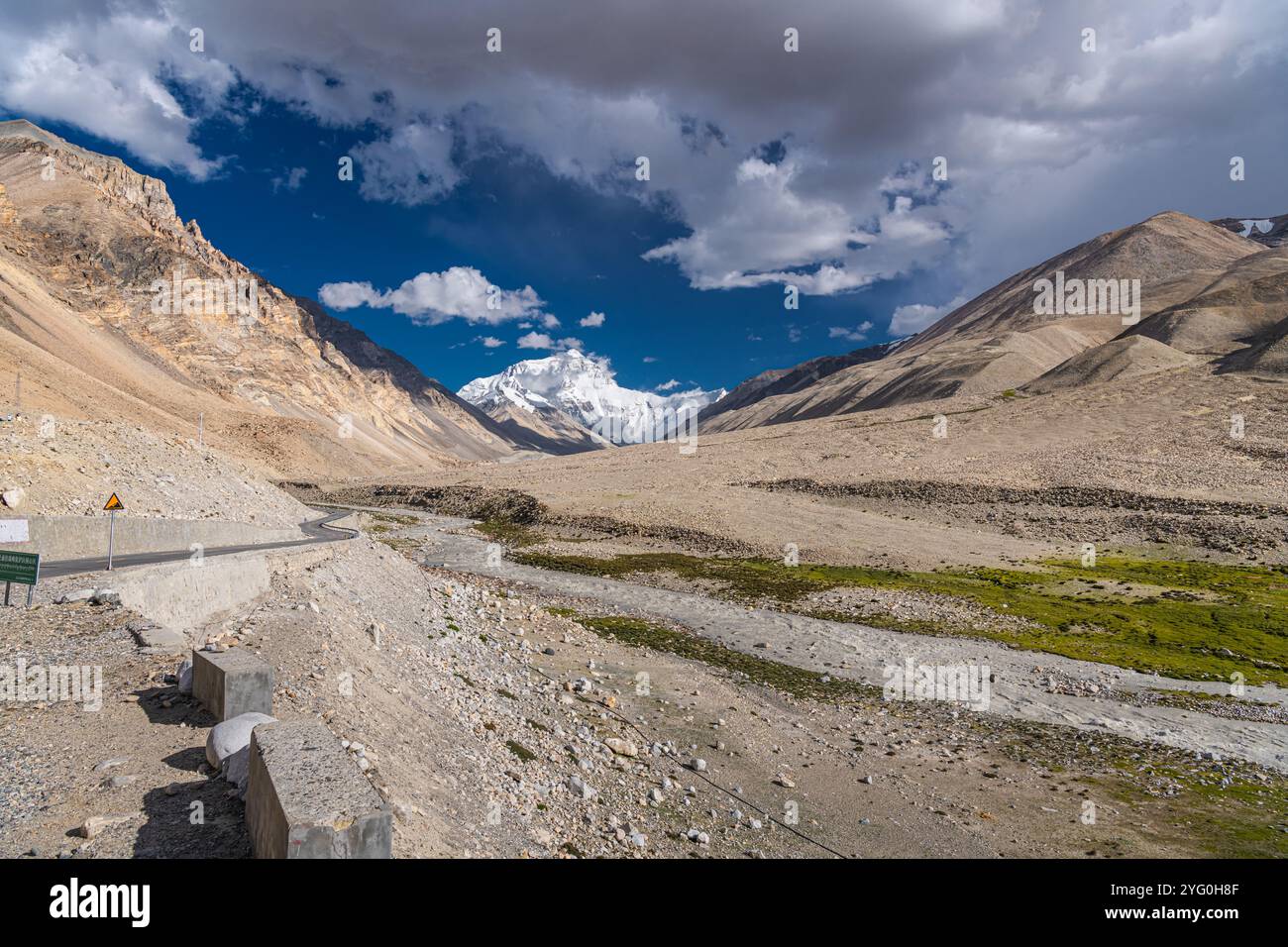 Mount Everest aus Sicht des Base Camp in Tibet. Höchster Berg der Welt ...