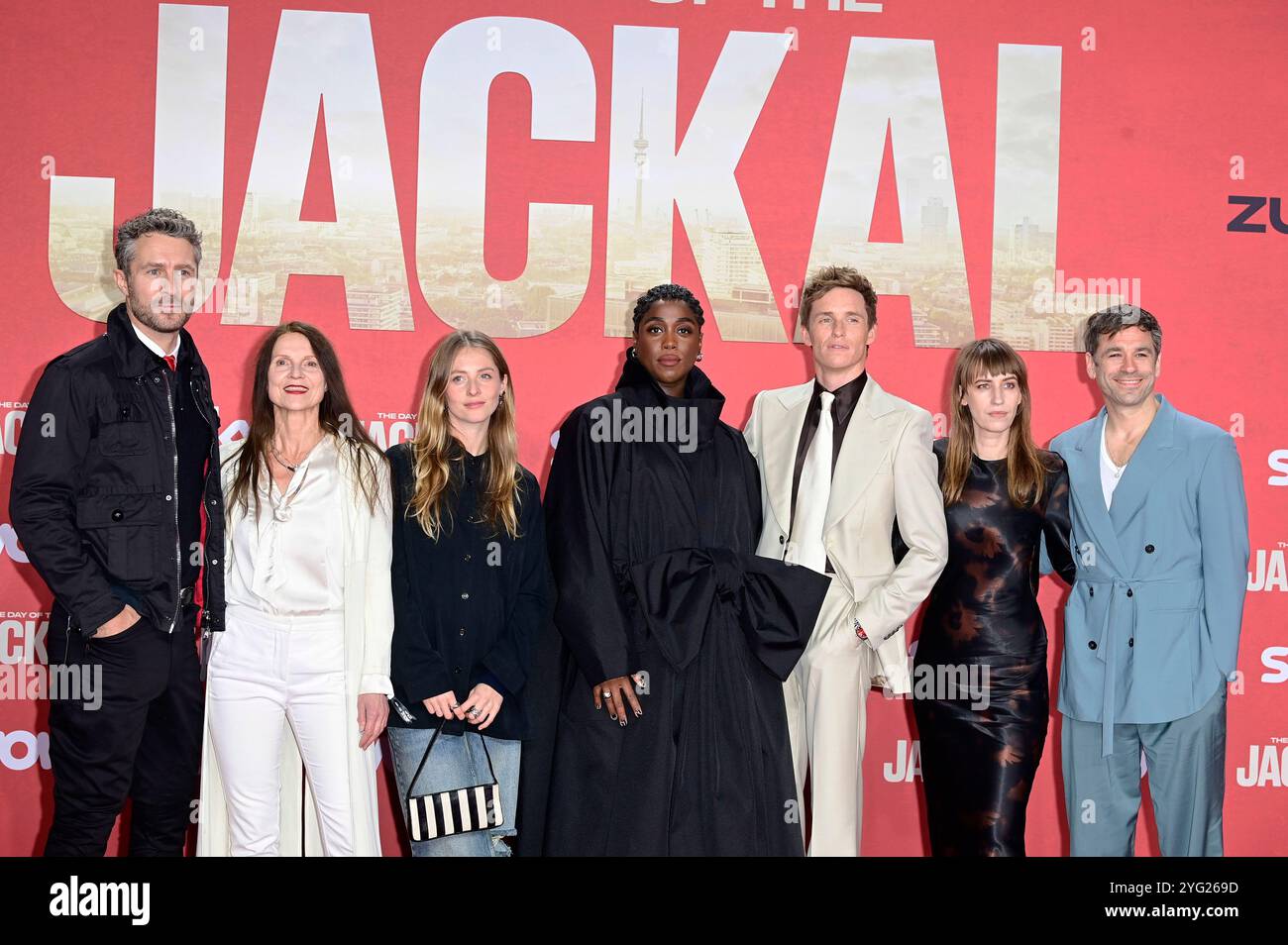 Jan-Martin Müller, Wiebke Frost, Paula Kroh, Lashana Lynch, Eddie ...