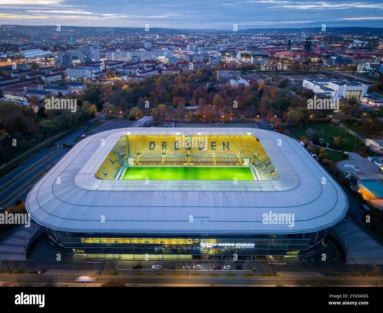 Rudolf harbig stadion -Fotos und -Bildmaterial in hoher Auflösung – Alamy