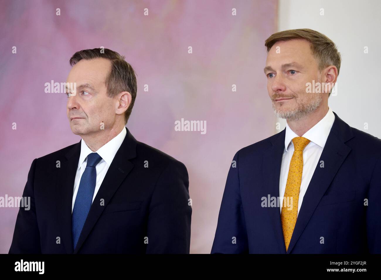 07. November 2024, Berlin: Volker Wissing (l), Bundesminister für ...