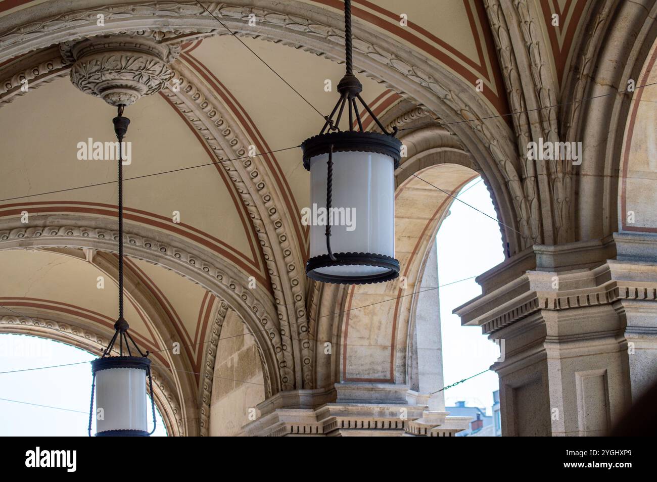 WIEN, ÖSTERREICH - 18. JULI 2024: Wiener Staatsoper. Das historische ...
