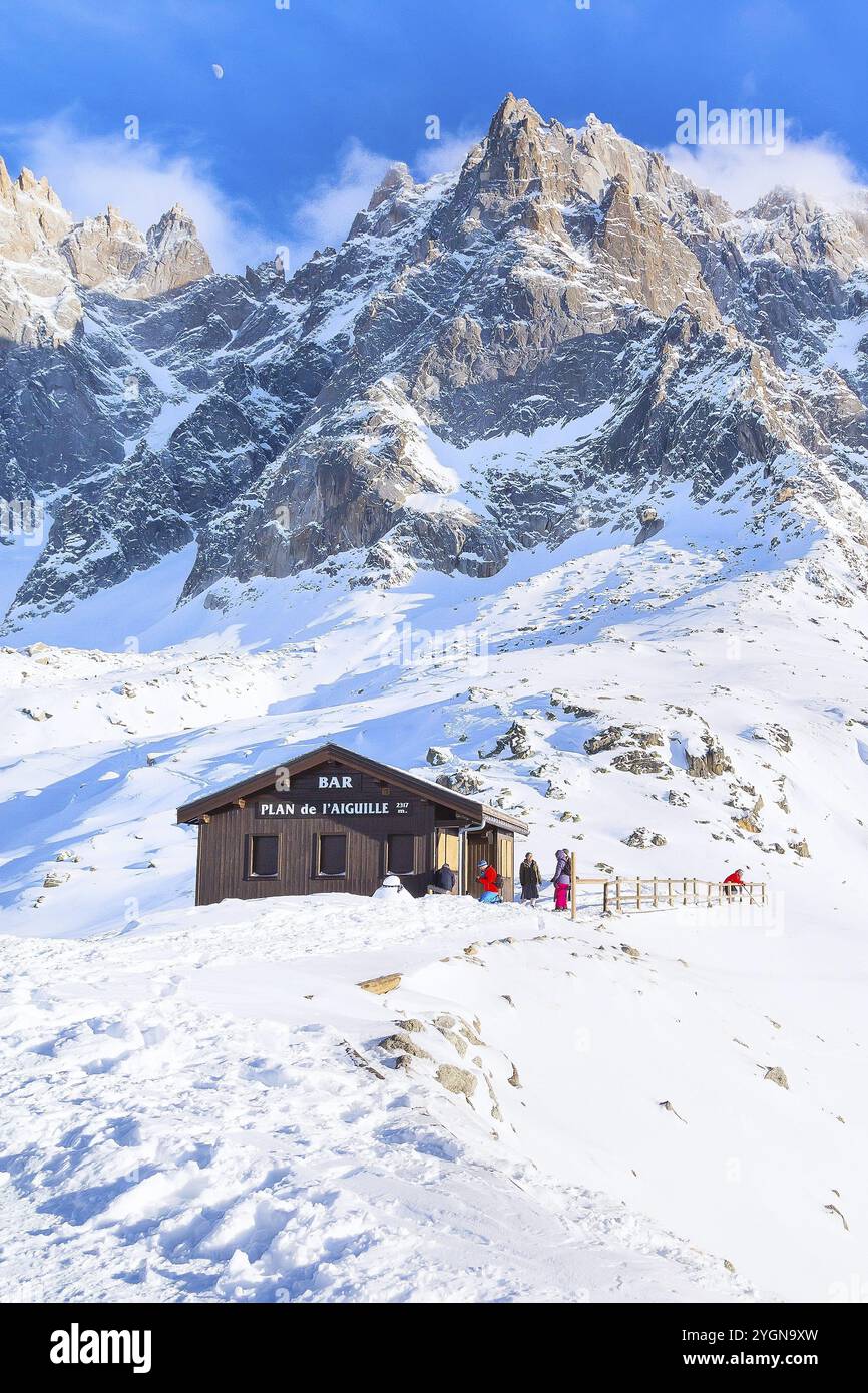 Chamonix, Frankreich, 28. Januar 2015: Bar an der Mittelstation der ...