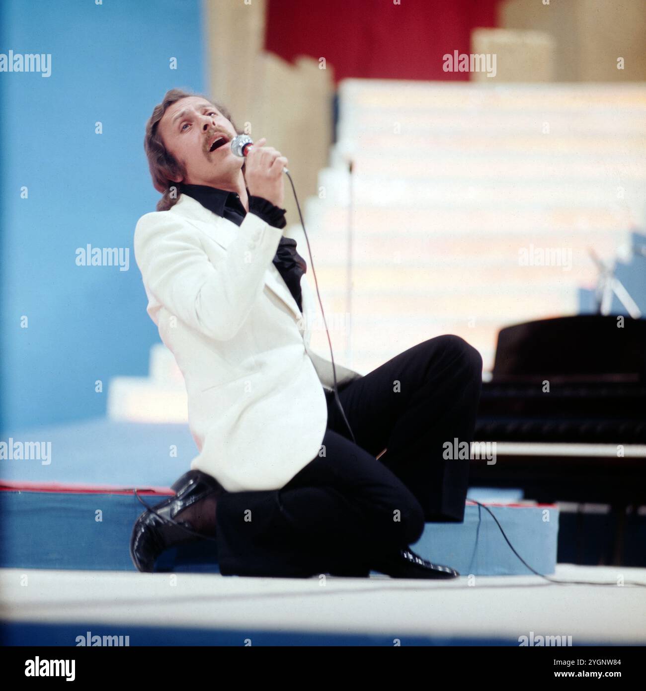 Der kroatische Schlagersänger Miro Ungar bei einem Auftritt in der DDR ...