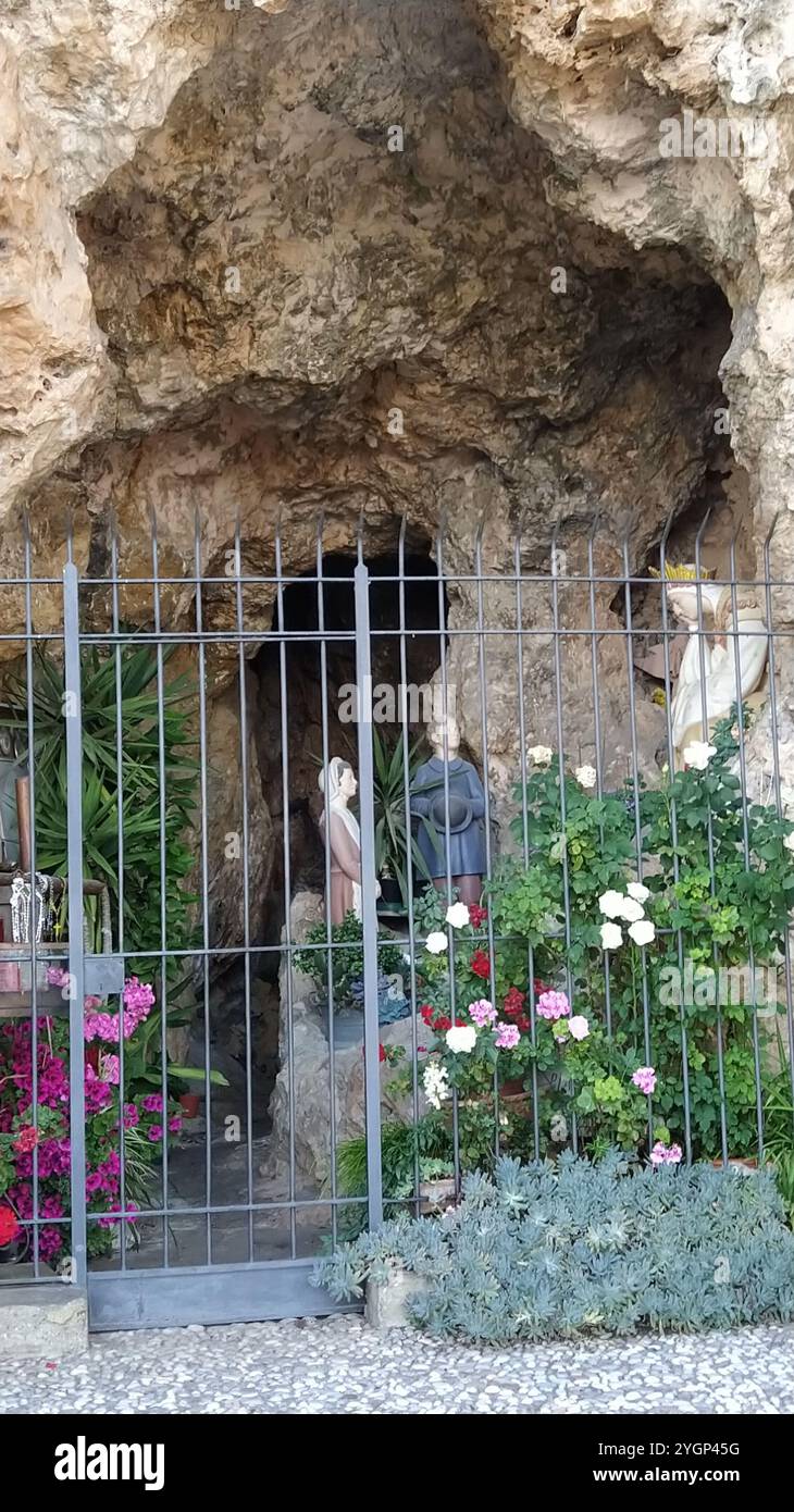 Blick auf Madonna de la Salette in Fumane, Italien Stockfotografie - Alamy