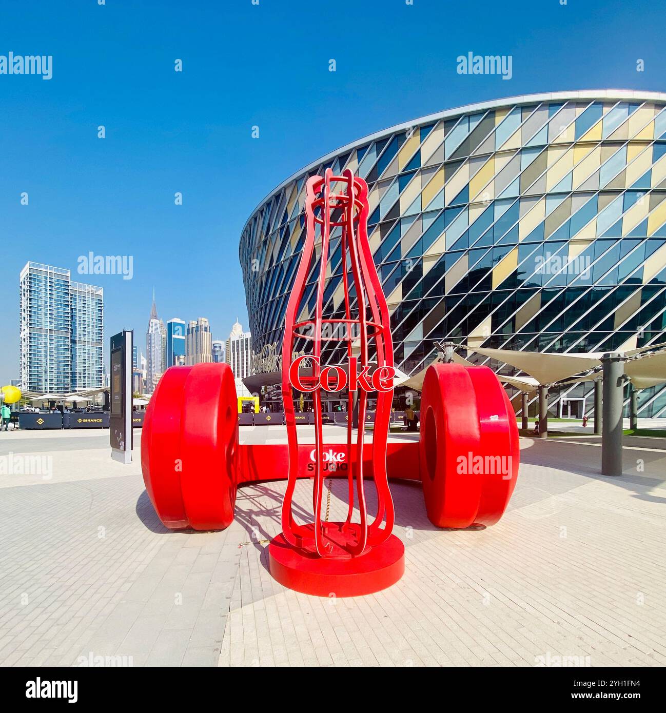 Statue coca cola -Fotos und -Bildmaterial in hoher Auflösung – Alamy