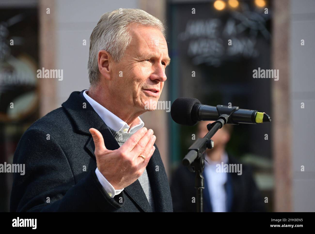 Eine Bank für Justin Sonder eine Bank für den Auschwitz Überlebende ...