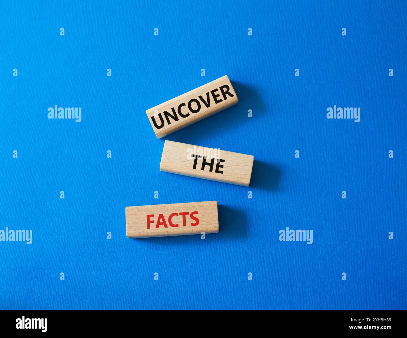 Entdecken Sie das Symbol „Fakten“. Konzeptwort enthüllt die Fakten über ...