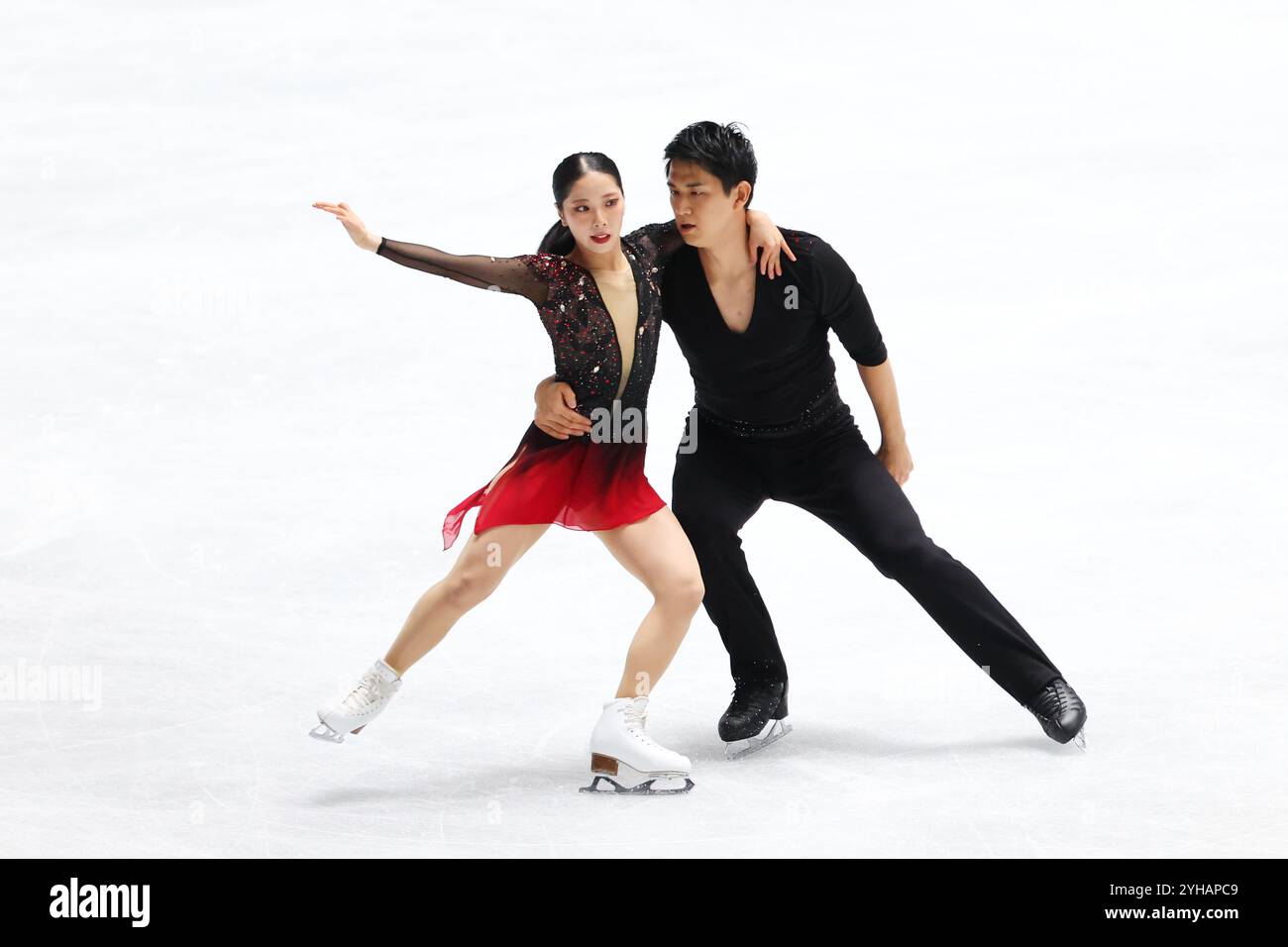 Tokio, Japan. November 2024. Riku Miura & Ryuichi Kihara (JPN) Eiskunstlauf : ISU Grand Prix von ...