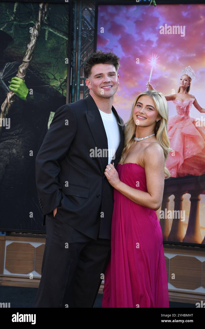 9. November 2024 Walker Lyons und Dancer Rylee Arnold nehmen an der Los ...