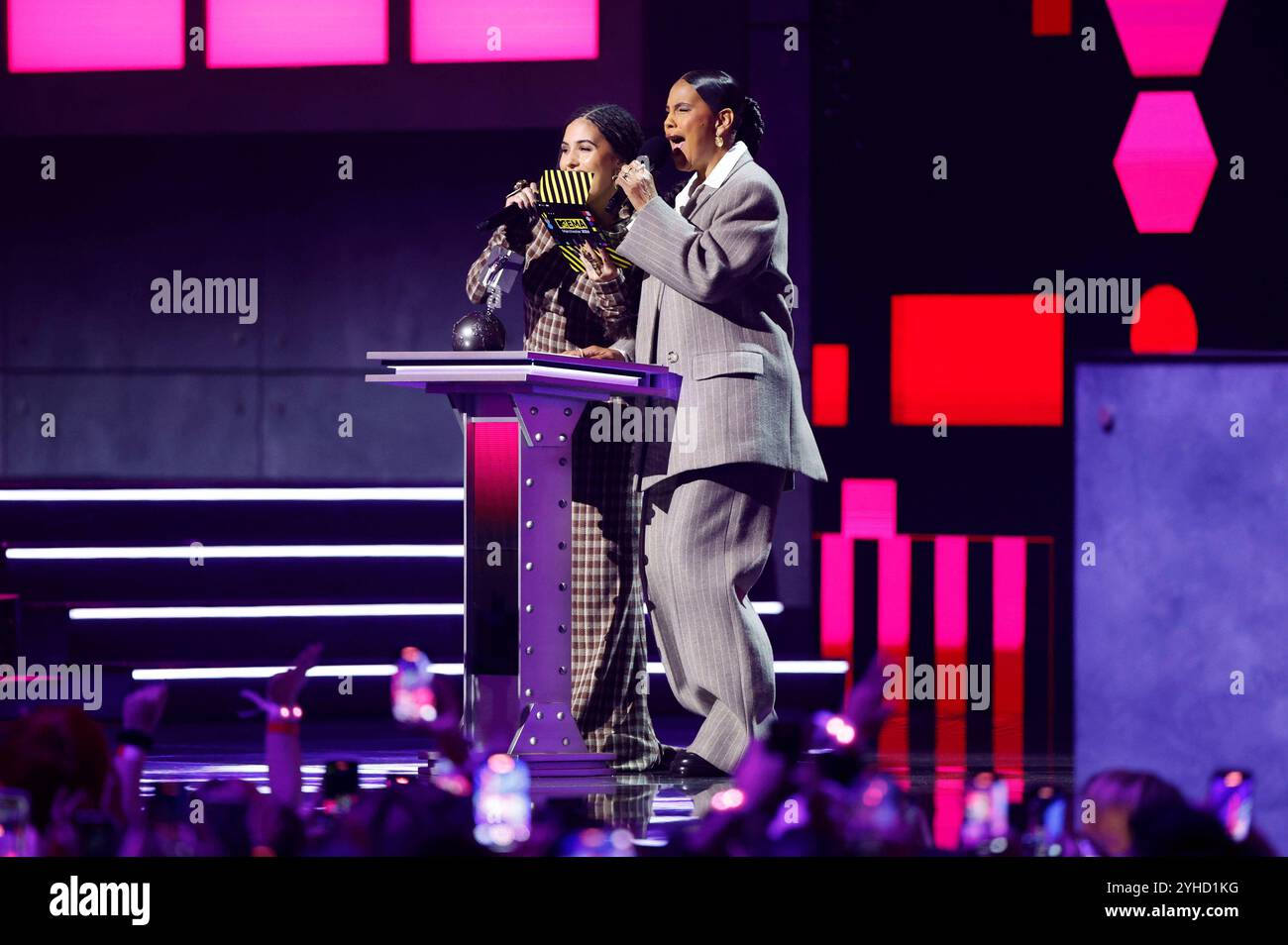 Mabel und Neneh Cherry bei der Verleihung der MTV European Music Awards 2024 in der Co-op Live ...