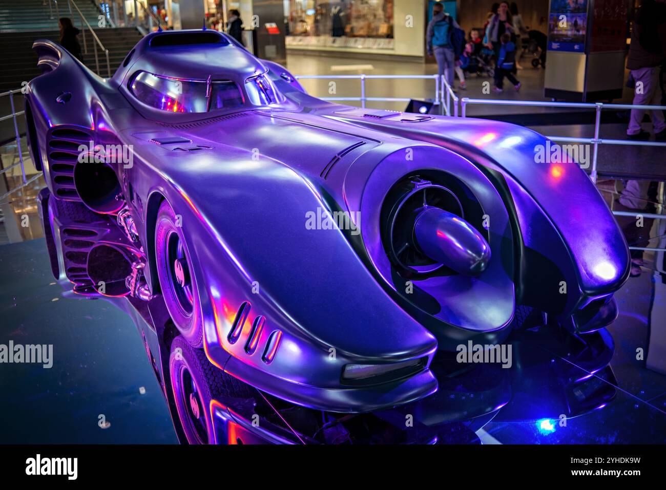Warner bros batmobil -Fotos und -Bildmaterial in hoher Auflösung – Alamy