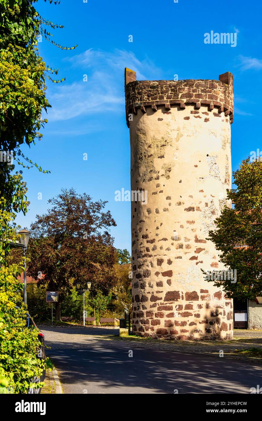 Hexenturm Treysa. Der Hexenturm ist ein Rundturm und Teil der ...