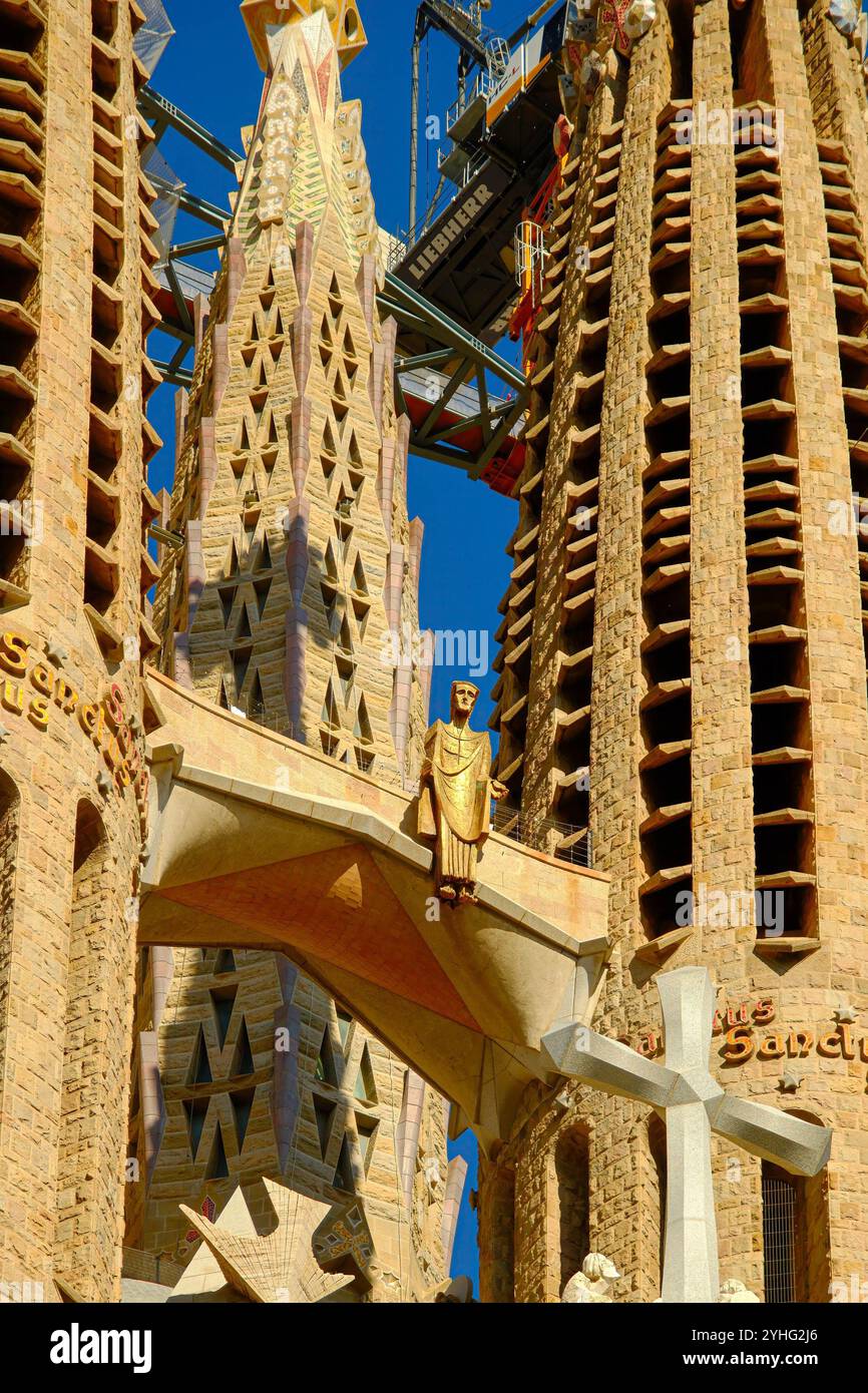 BARCELONA, SPAIN - October 3, 2024: The Sagrada Fam lia, Antoni Gaudis iconic basilica, stands ...