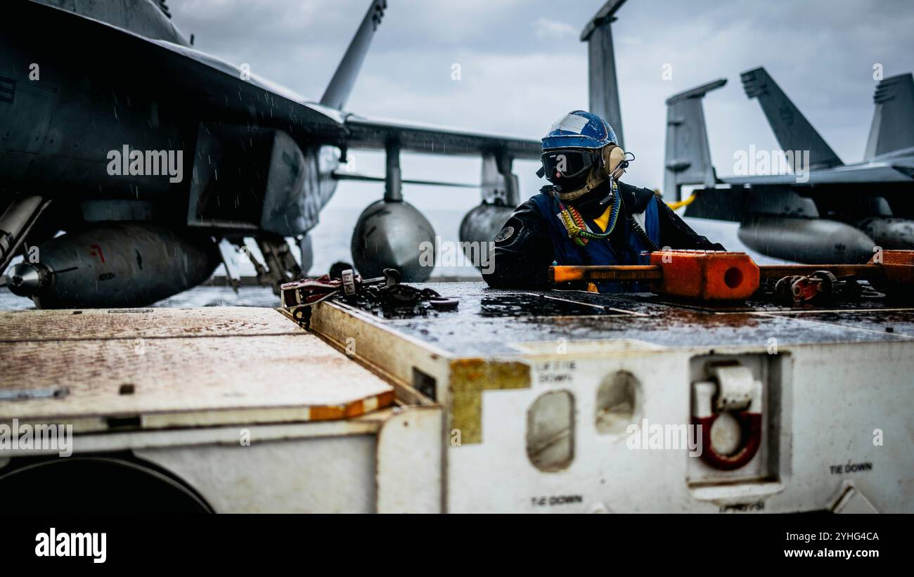 Aviation Boatswain’s Mate (Aircraft Handling) 3rd Class Victor Torrez ...