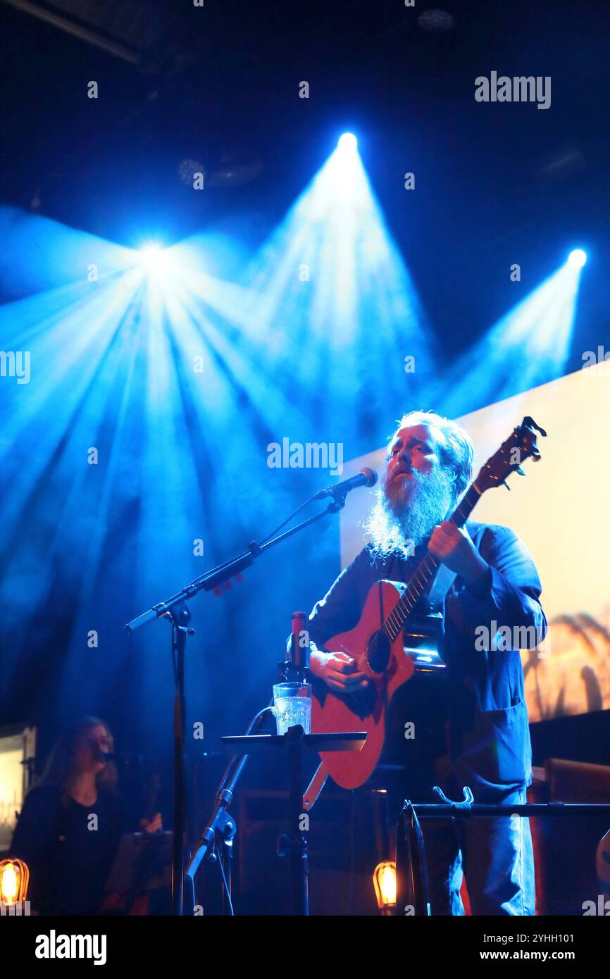 Sam Beam alias Iron & Wine bei einem Konzert im Huxleys neue Welt in ...