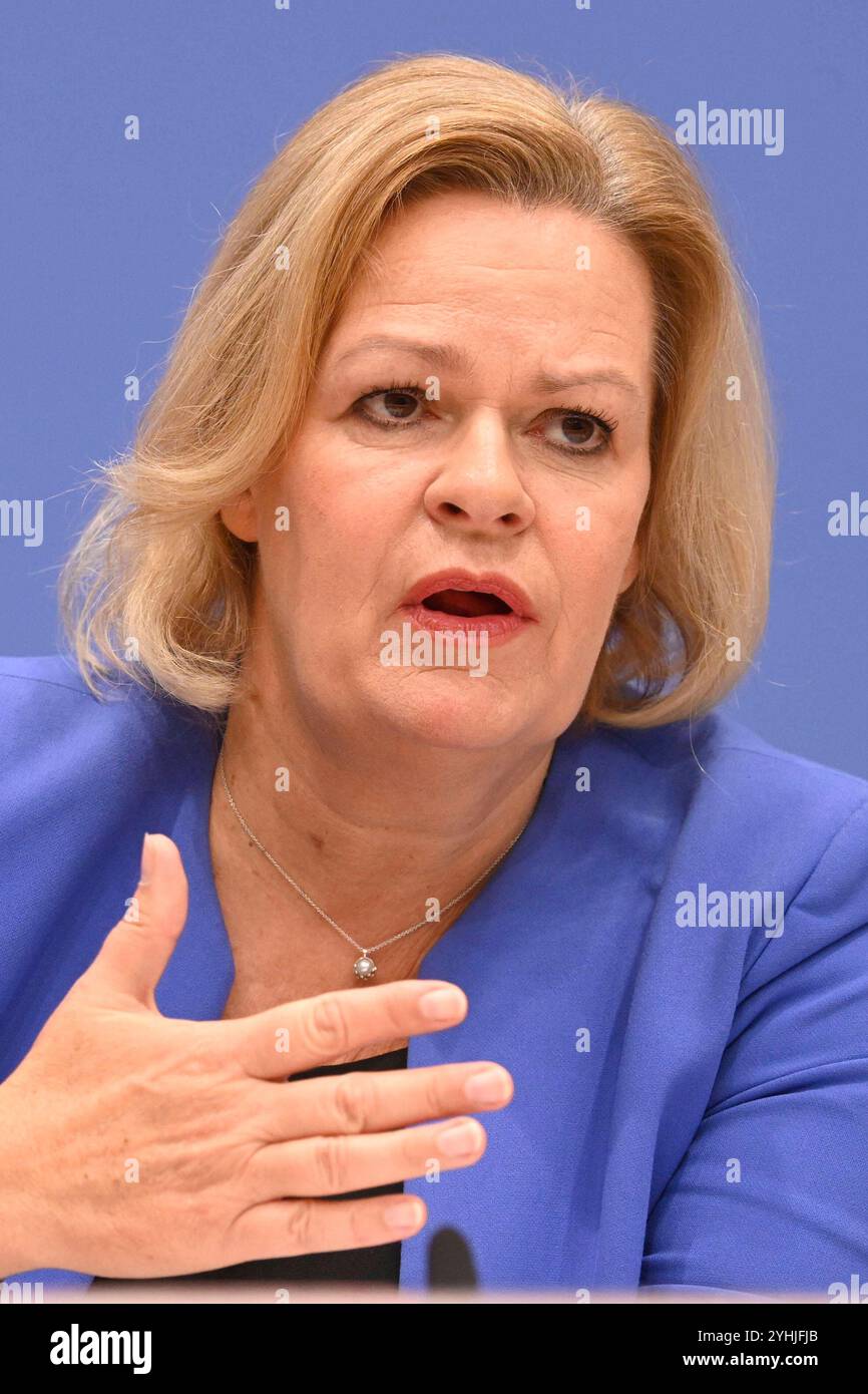 Nancy Faeser bei der Bundespressekonferenz zur Vorstellung des BSI ...