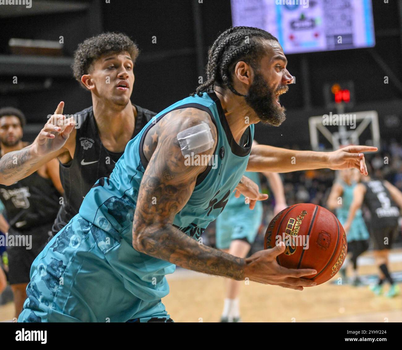 Vilnius, Litauen. November 2024. Jeffery Taylor (R) von Wölfen Twinsbet ...