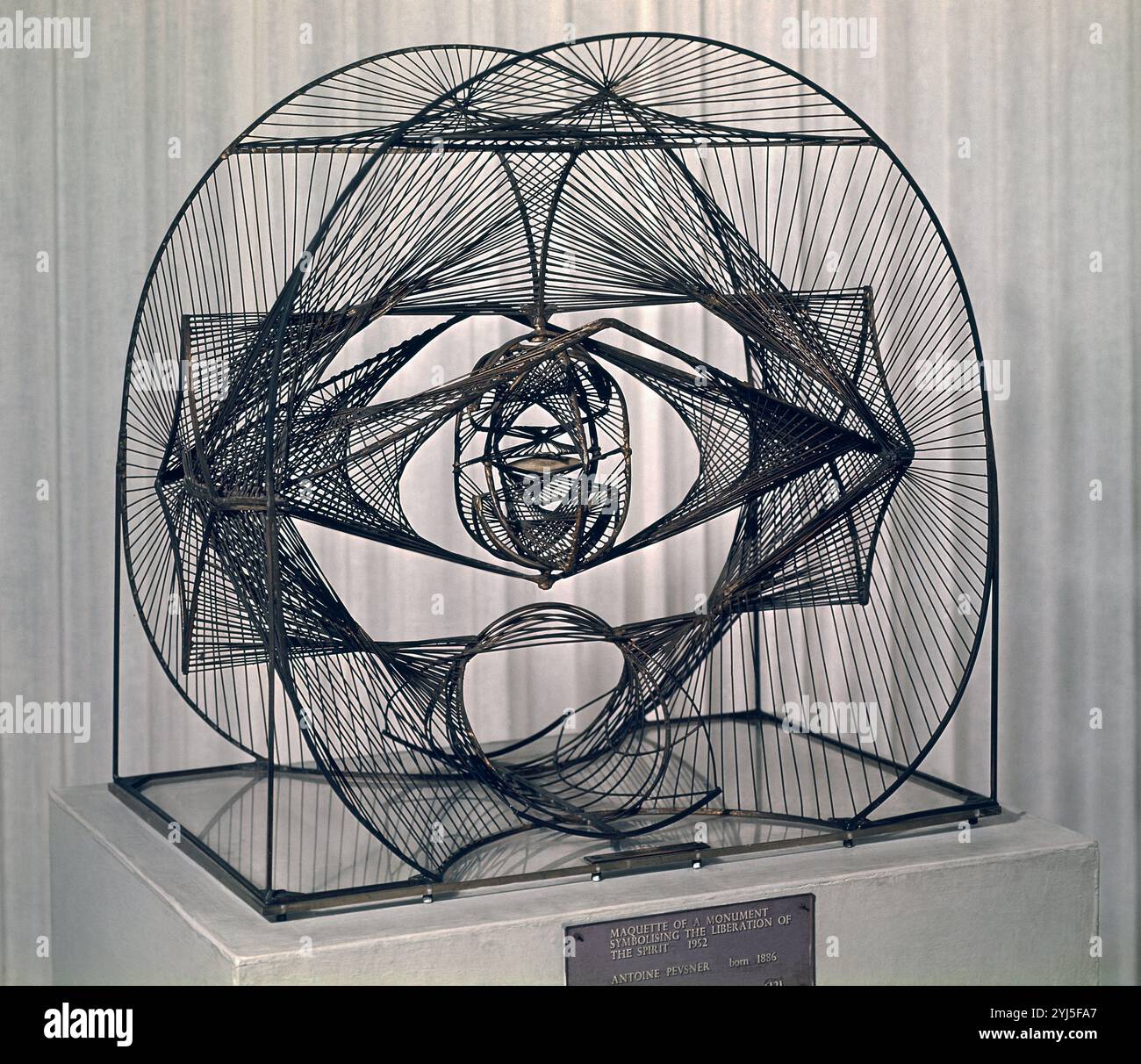 MAQUETA DEL MONUMENTO QUE SIMBOLIZA LA LIBERACION DEL ESPIRITU. Autor ...