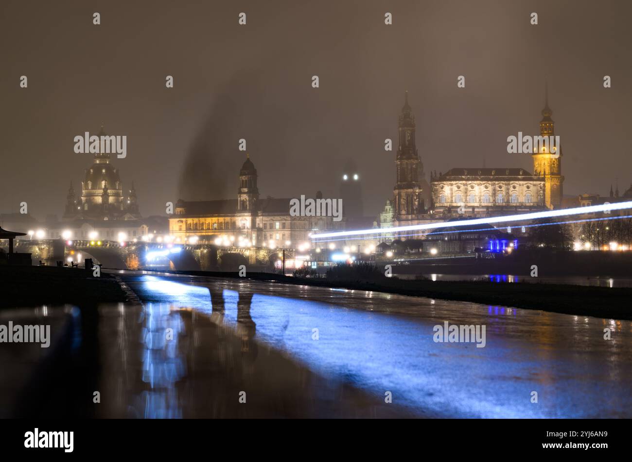 Dresden, Deutschland. November 2024. Die historische Altstadt mit der ...