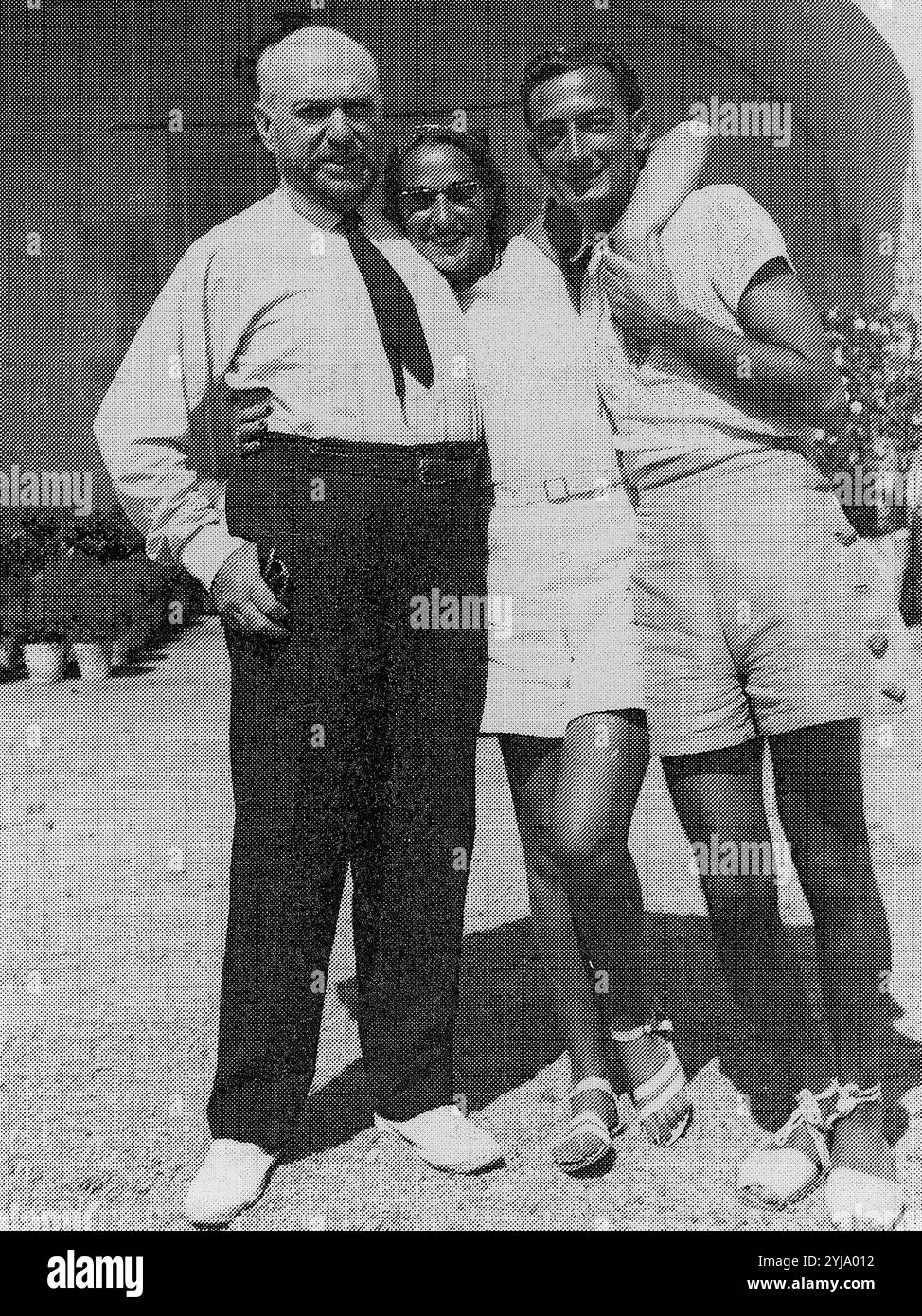 GALA Y SALVADOR DALI CON JOSE MARIA SERT EN EL MAS JUNY DE LA COSTA ...