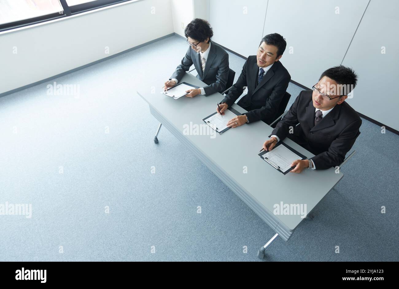 Tabelle interviewt -Fotos und -Bildmaterial in hoher Auflösung – Alamy