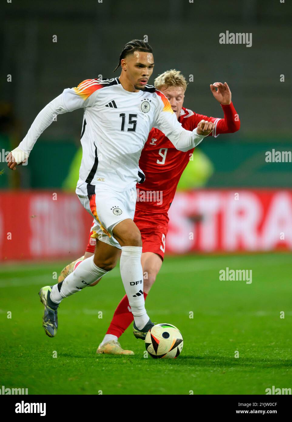 Von links nach rechts Pharrel Nnamdi COLLINS (GER), Isak JENSEN (DEN) Action, Duelle, Fußball-U ...