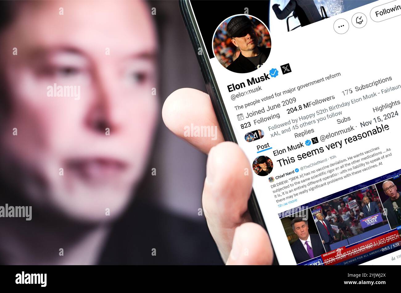 Ukraine. Poltava. November 2024 . Elon Musk profilt Twitter auf einem ...