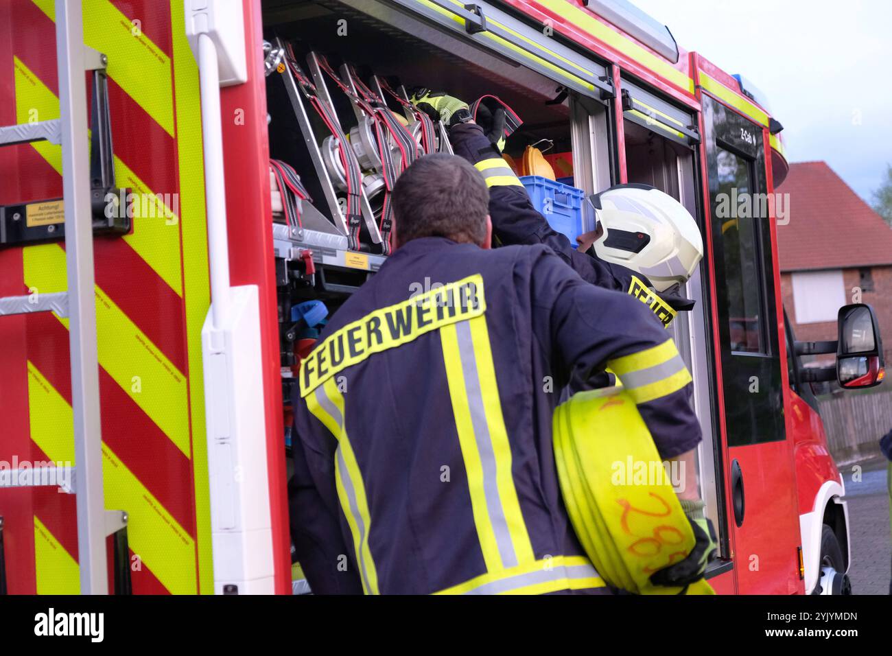 Feuerwehr-Blaulicht Feuerwehr in verschiedenen Bildern und Aktionen in ...