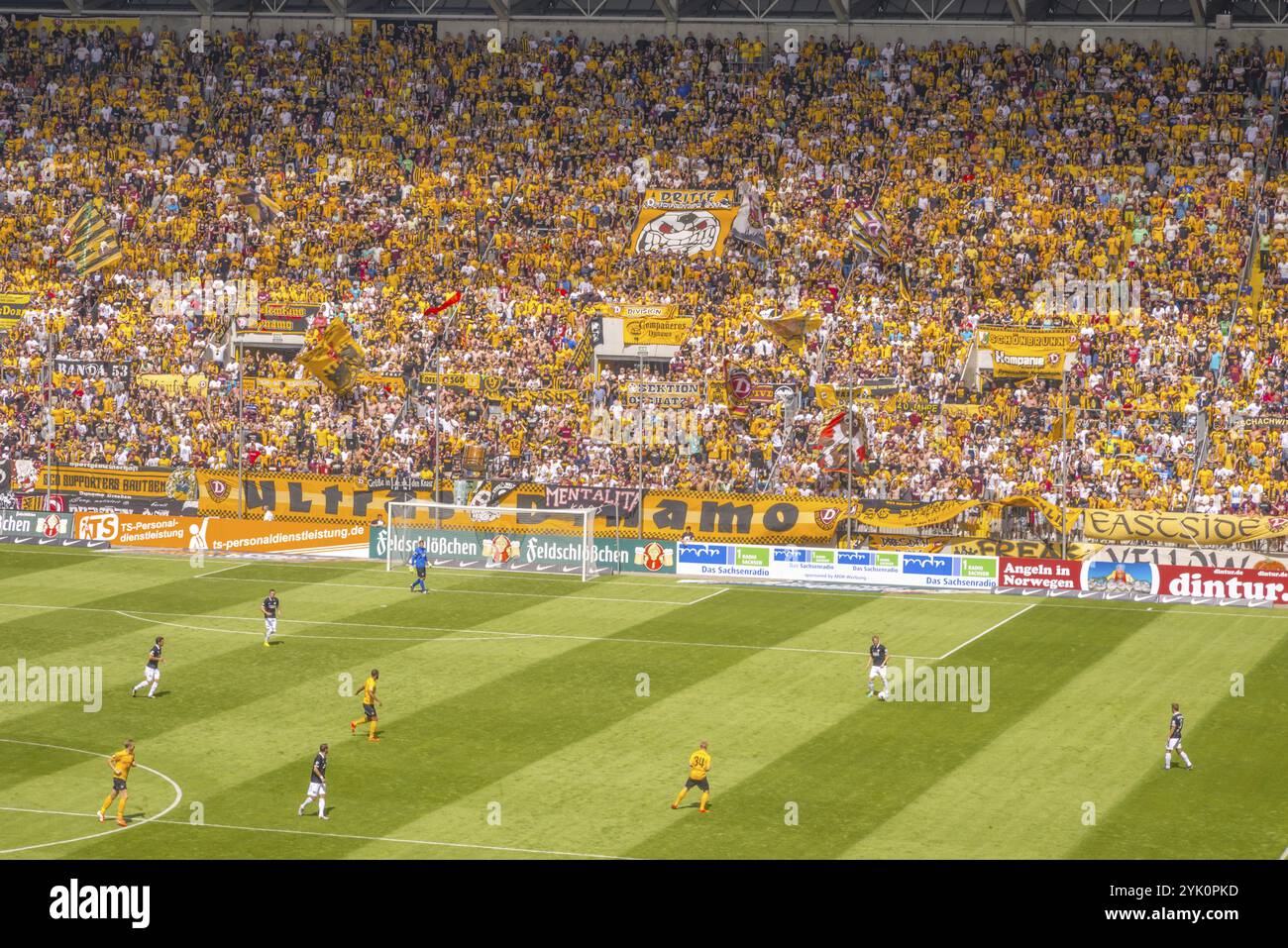 Fanblocks der Ultras, Gluecksgas-Stadion, Dynamo Dresden Fußballstadion ...