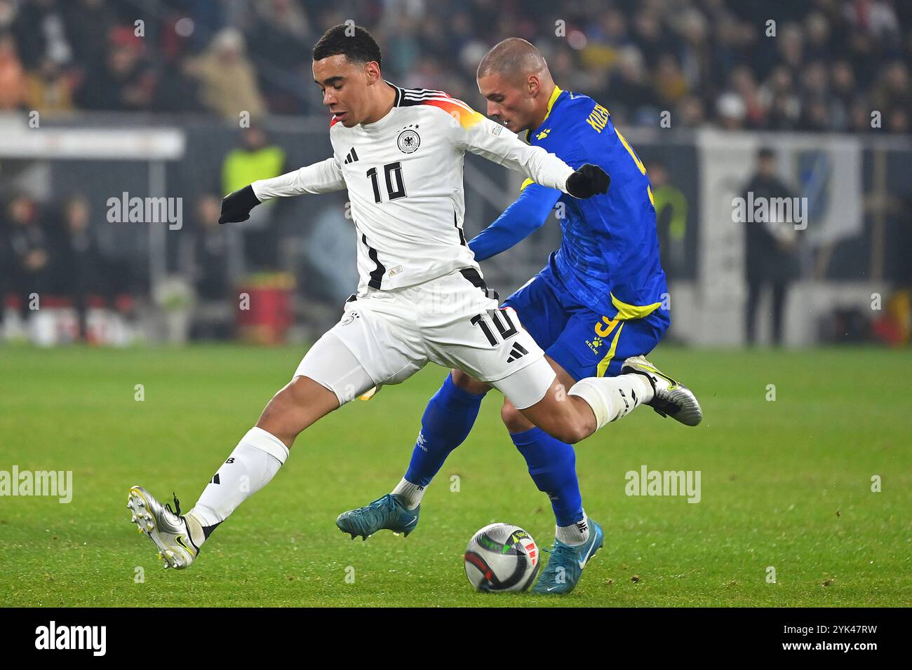 Jamal MUSIALA (GER), Action, Duelle gegen Luka KULENOVIC (Bosnien ...