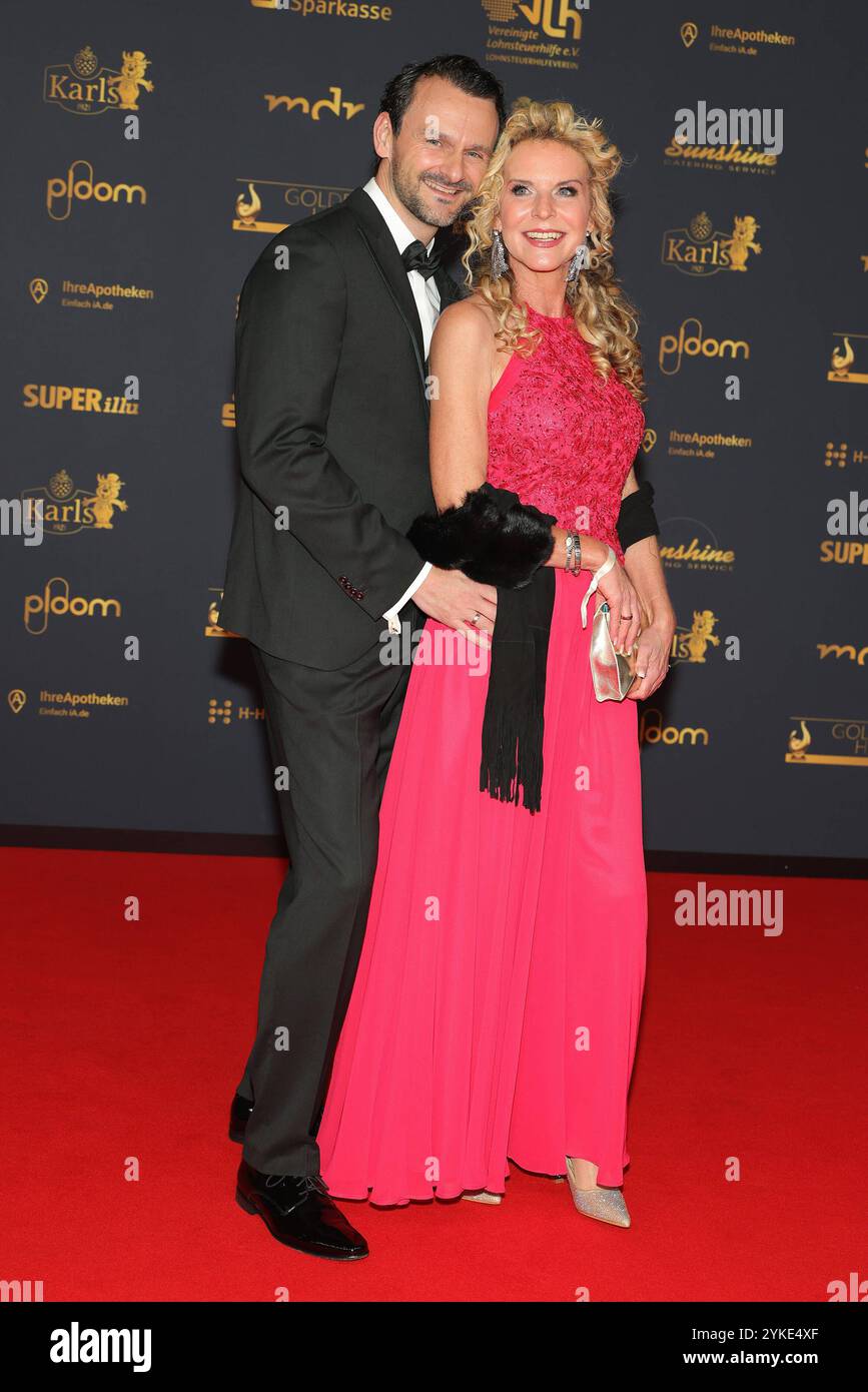 Verleihung der Goldenen Henne 2024 Victoria Herrmann mit Ehemann Uwe ...