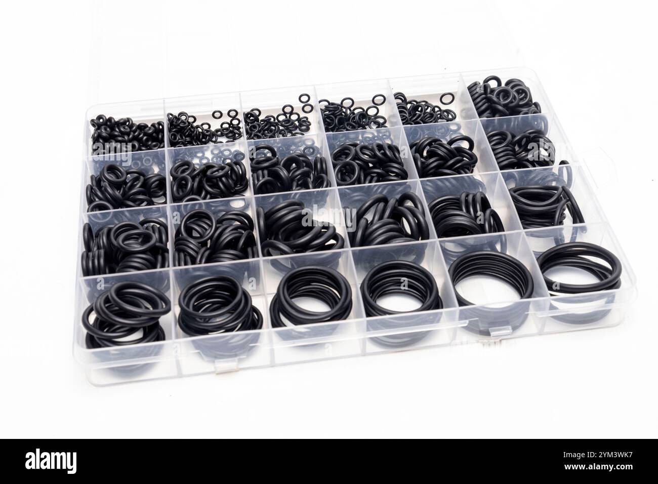 Die verschiedenen Größen der schwarzen O-Ringe aus Gummi sind in einer ...