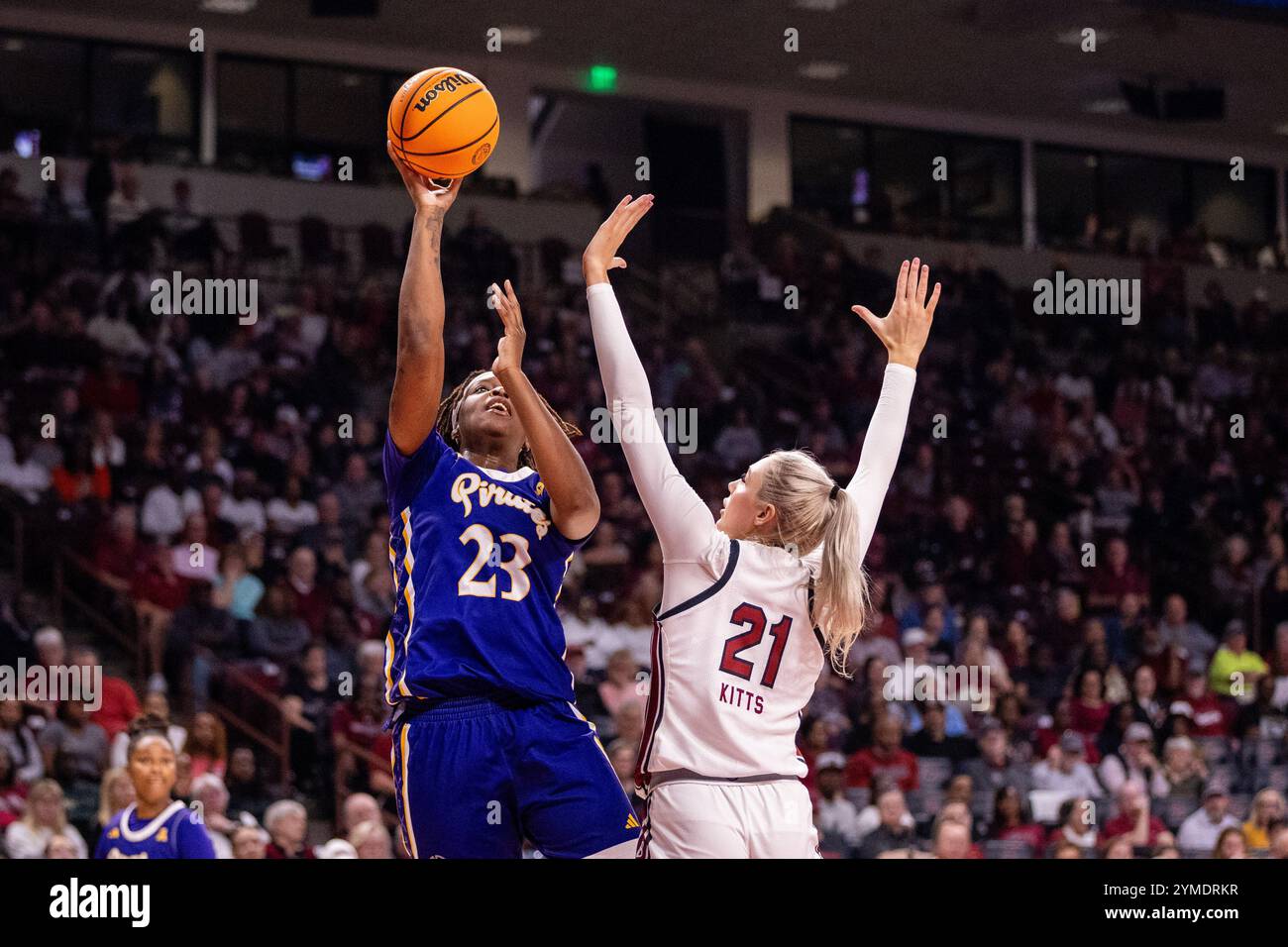 17. November 2024: East Carolina Lady Pirates Stürmer Amiya Joyner (23 ...