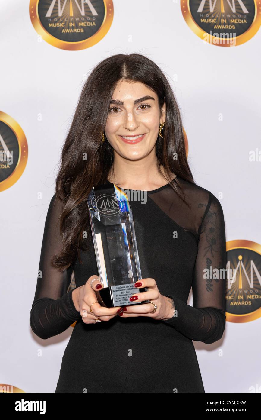 Los Angeles, USA. November 2024. Die Musikerin Kara Talve nimmt 2024 an ...
