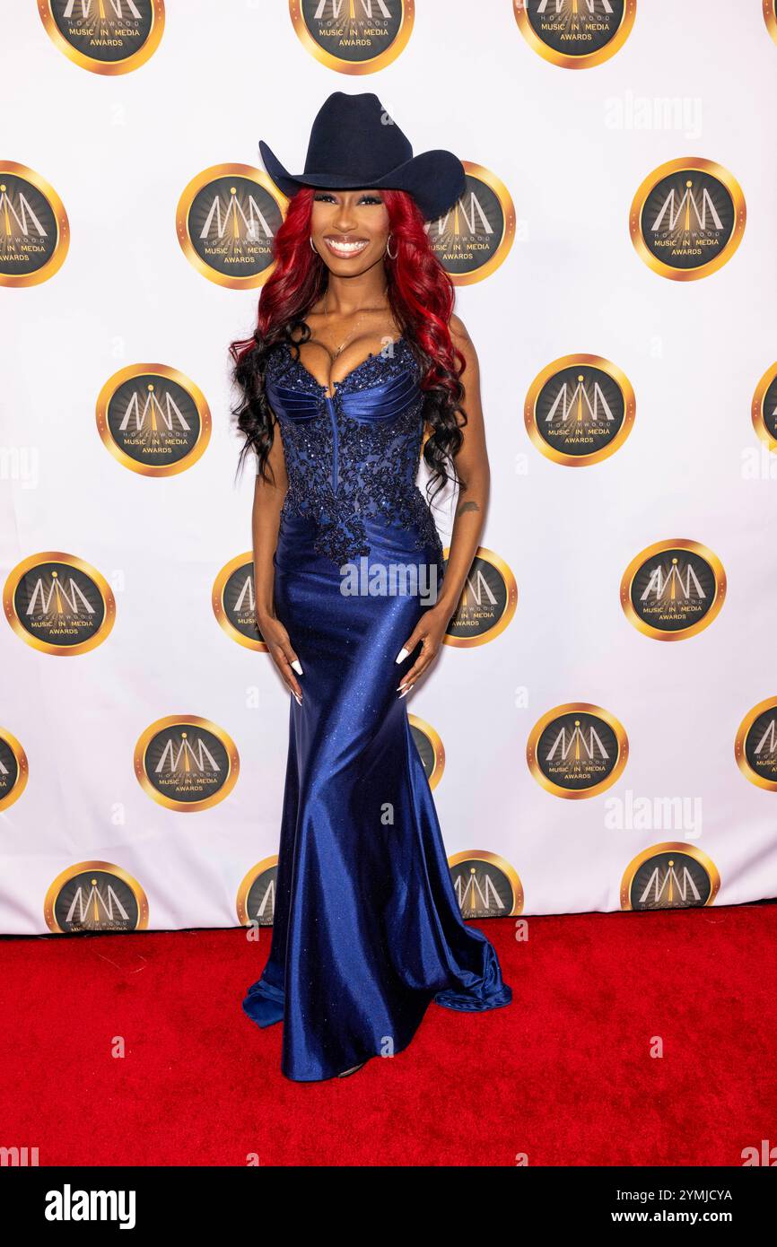 Los Angeles, USA. November 2024. Die Musikerin Reyna Roberts nimmt 2024 ...