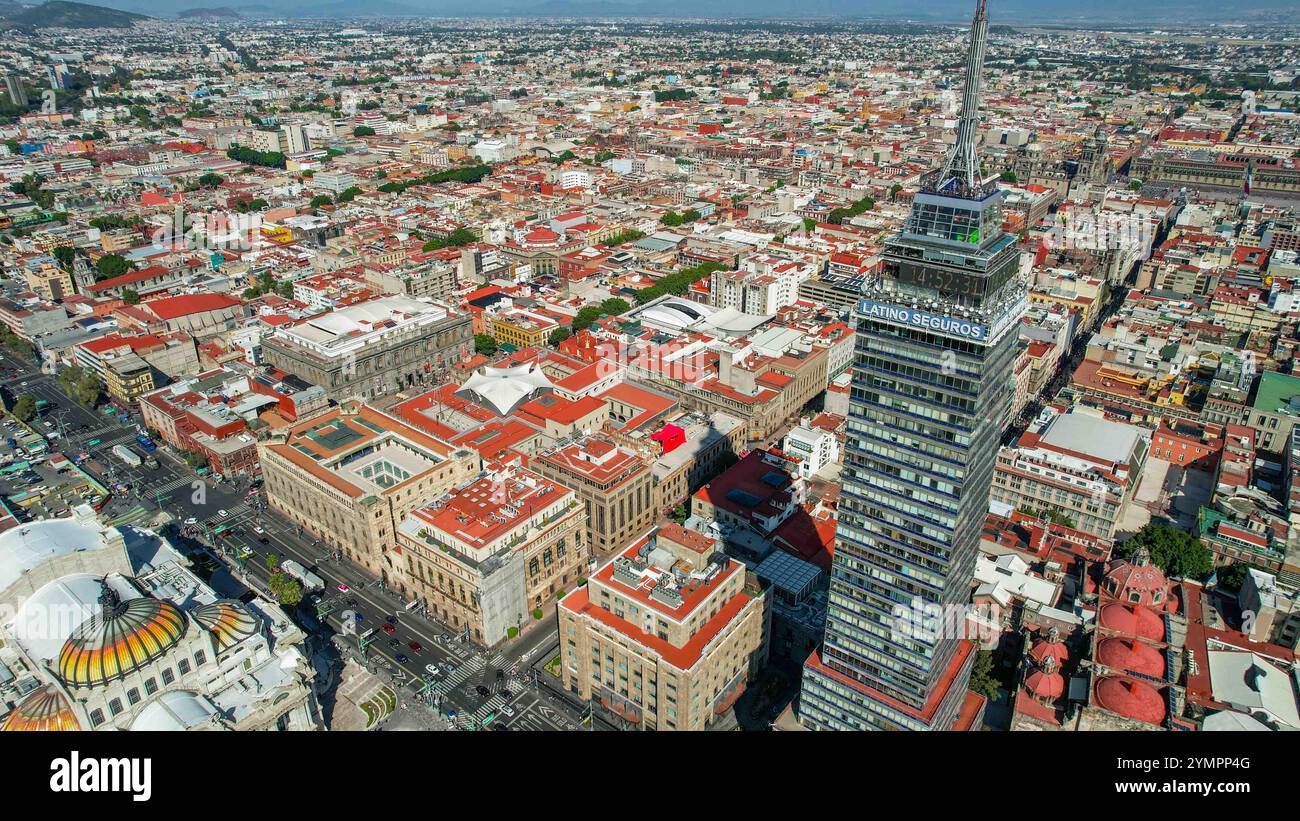 Luftaufnahme des Torre Latinoamericana im historischen Zentrum von Mexiko-Stadt (Foto: Luis ...