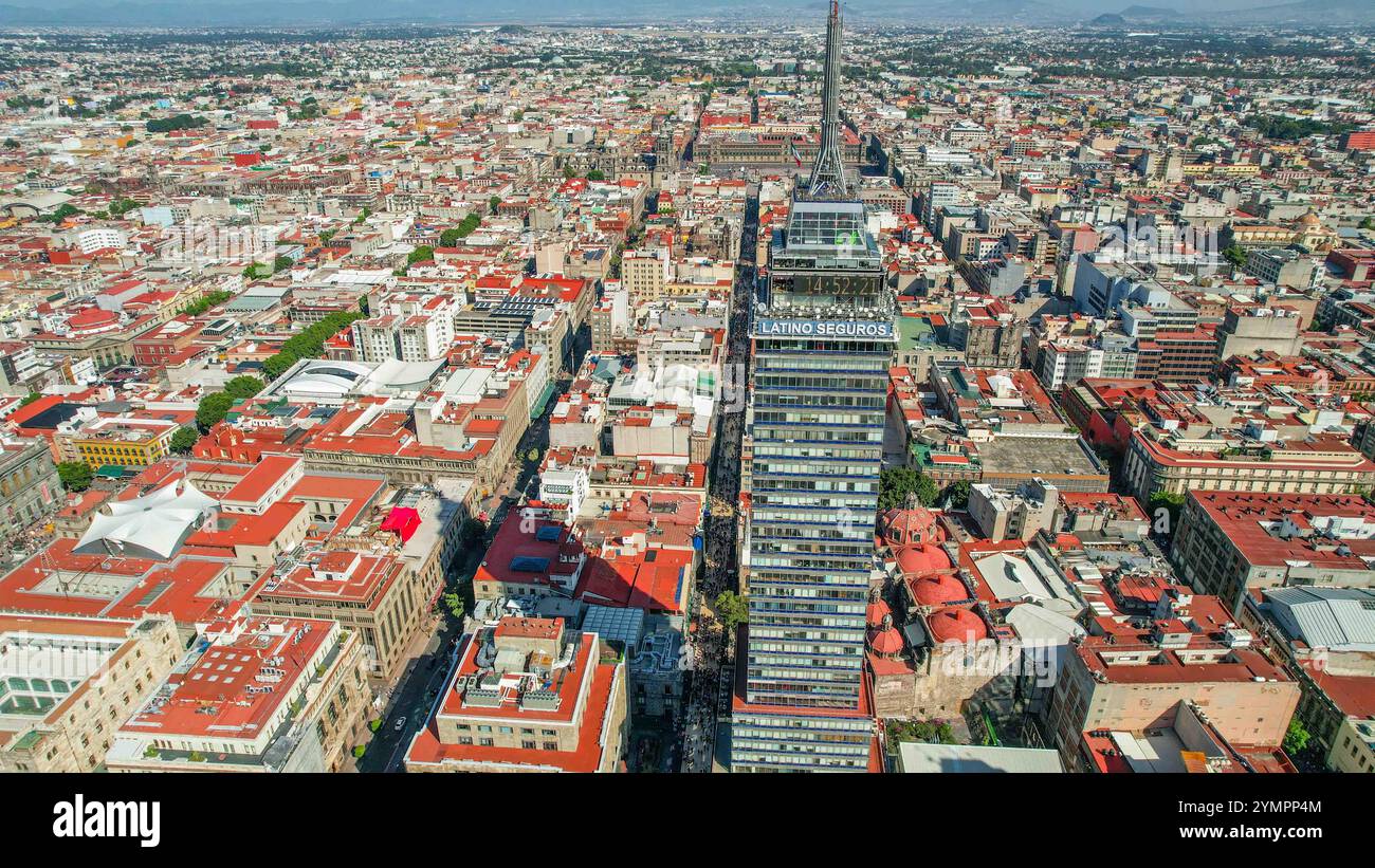 Luftaufnahme des Torre Latinoamericana im historischen Zentrum von Mexiko-Stadt (Foto: Luis ...