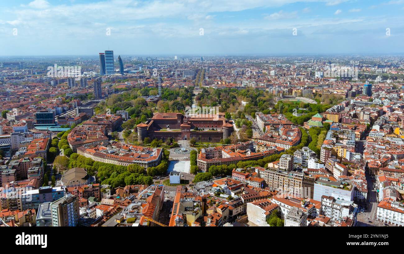 Atemberaubende Aussicht auf Mailands Schloss Sforza mit seinen ...
