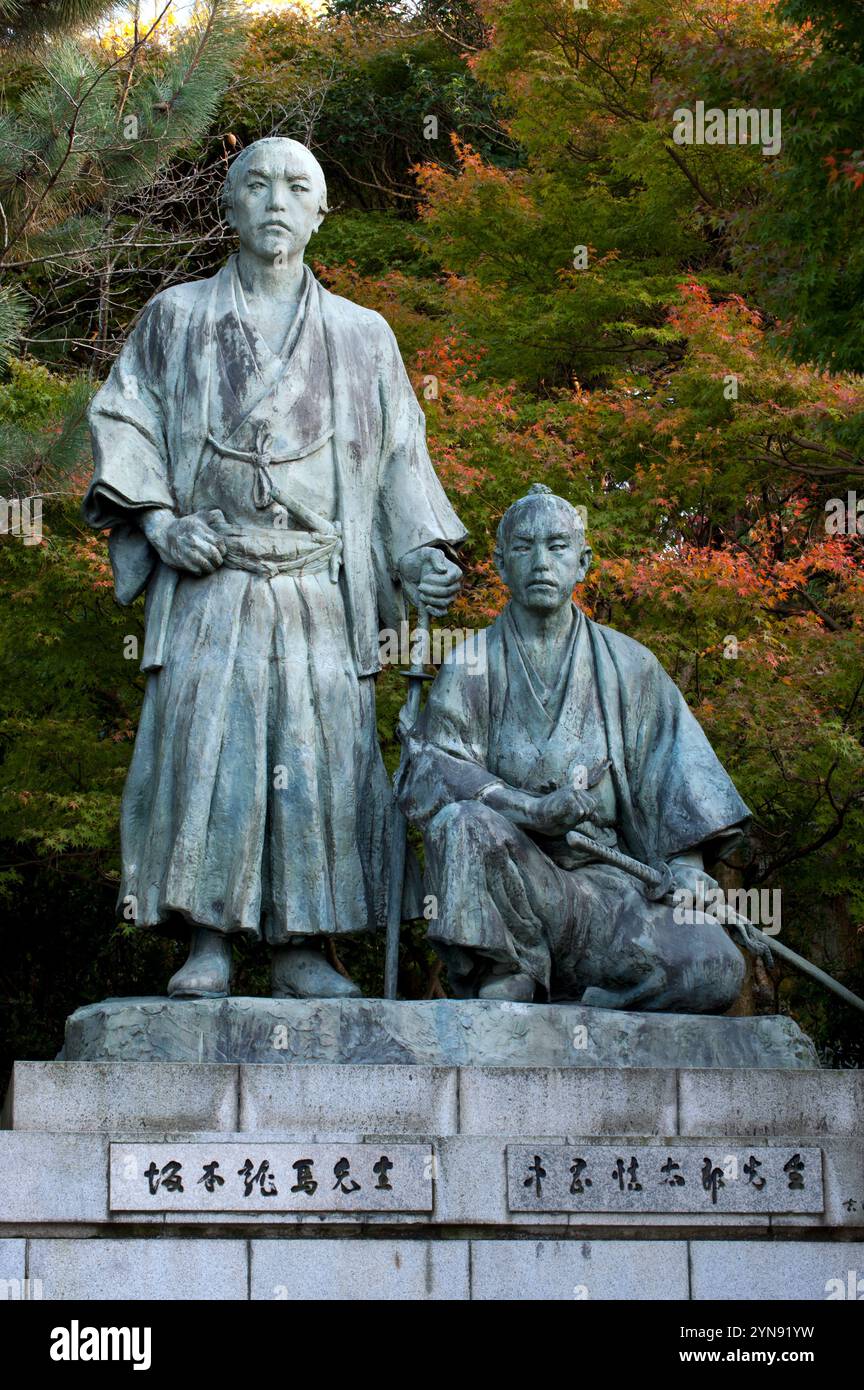 Bronzestatue im Maruyama Park des Samurai Sakamoto Ryoma und Nakaoka Shintaro Gegner des ...